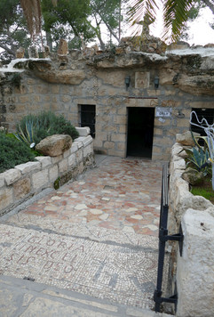 Shepherds' Field in Bethlehem: Franciscan and Greek Orthodox sites ...