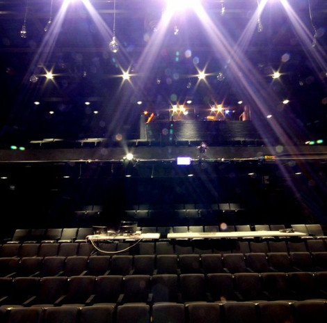 Renta | Teatro Milan y Foro Lucerna