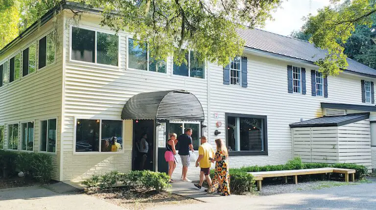 Full Bar | Seaside Bar & Grill | Saint Helena Island