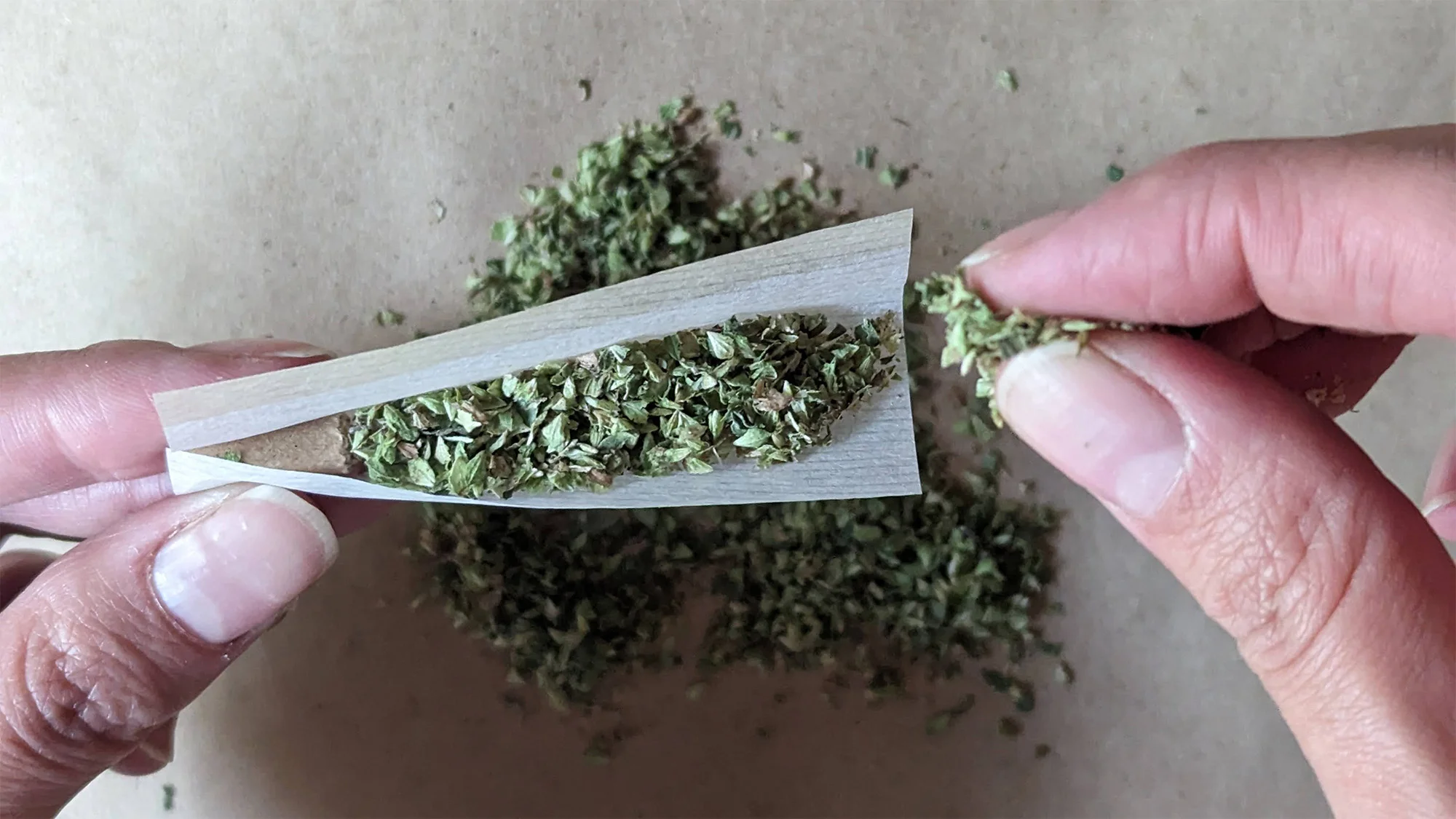 A step-by-step guide to rolling a joint