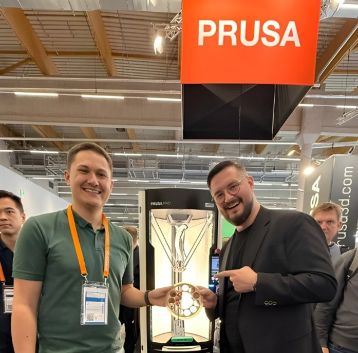Prusa Research showcased 3D-printed PEEK labware created by Luis Senz