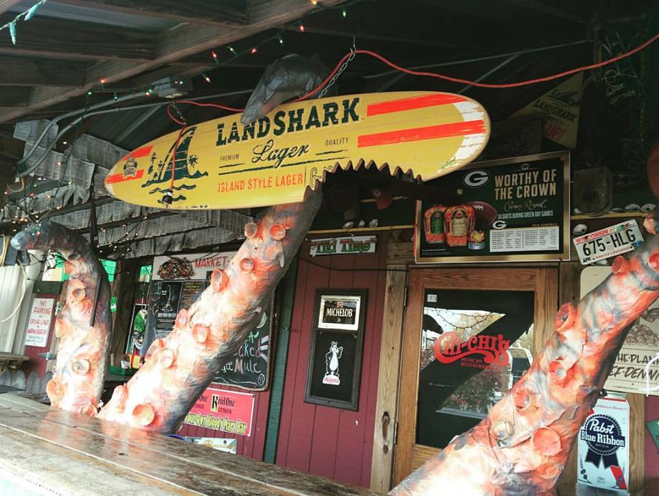 Outside dining in Milwaukee | Barnacle Buds