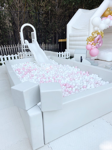 Single Slide with 7ft x 9ft Off-White Ball Pit | San Diego Soft Play