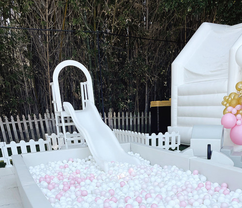 Single Slide with 7ft x 9ft Off-White Ball Pit | San Diego Soft Play