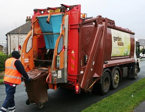 Council plea to keep roads clear for bin wagons