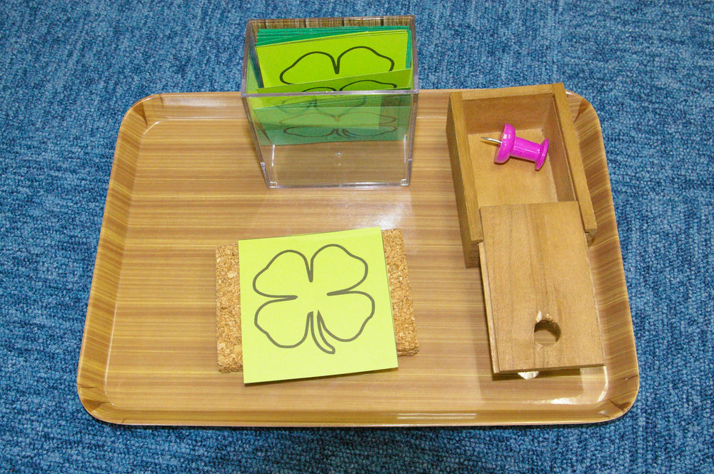 モンテッソーリ 手作り教材 Clover Pin Pushing