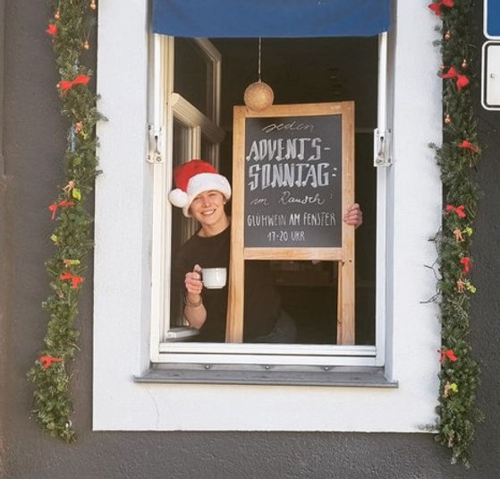 Restaurant "RAUSCH" - Glühwein am Fenster!