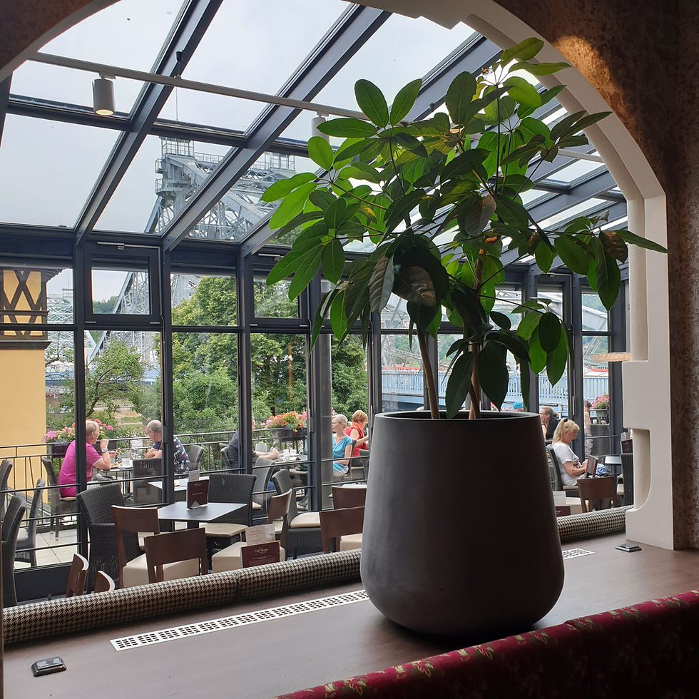 Frühstücken im Café Toscana!