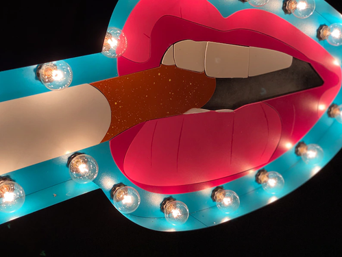 Pop Art Retro Lips Sign | Luminary Signs