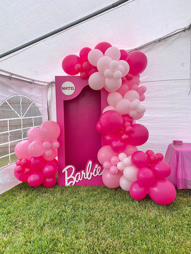 Barbie Box with balloon garland | bubblelloon