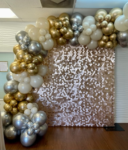 7x7 Champagne Shimmer Wall Backdrop with Balloon Garland | bubblelloon
