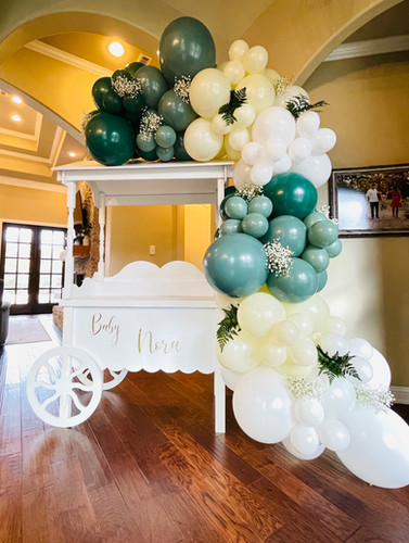 6 Ft White Cart with balloon garland | bubblelloon