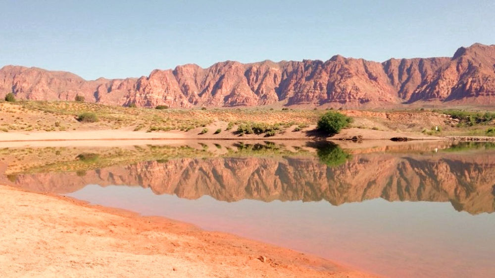 4 Best Lakes in Southern Utah for Paddleboarding