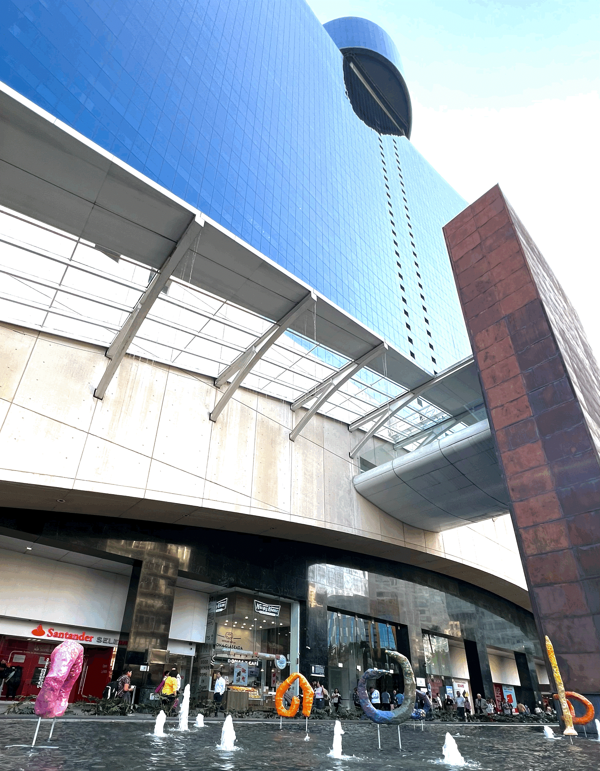 “Reflejos”, la exposición de Krytzia Dabdoub transforma el World Trade ...