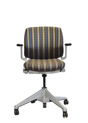 Vecta Fabric Meeting Room Chair by Steelcase | ExecutiveLiquidation