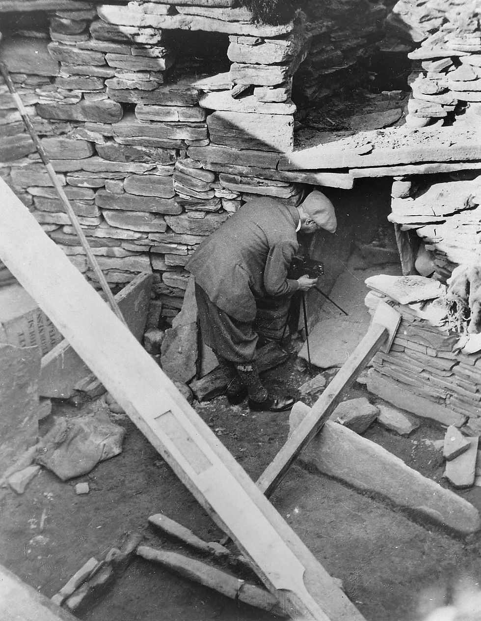 V Gordon Childe at Skara Brae: flappers, cloche hats & cloth caps!
