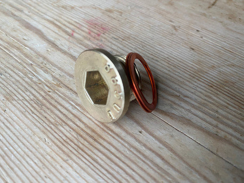 HUB OIL LEVEL PLUG / FUEL TANK DRAIN PLUG / STORAGE BIN DRAIN PLU ...