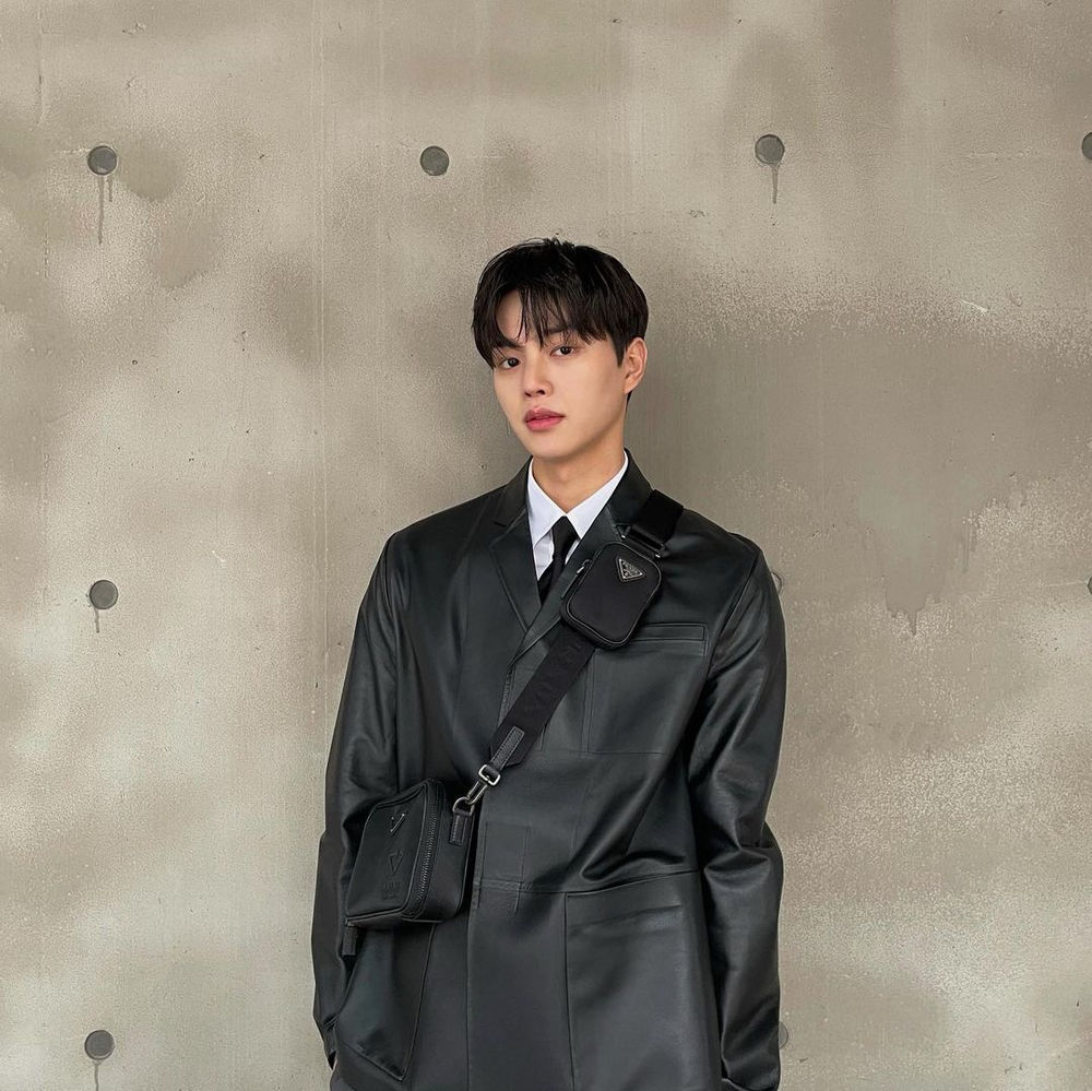 Song Kang para Prada