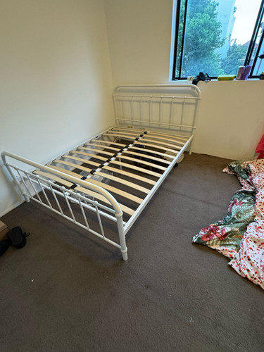 White Metal Double Bed Frame – Sturdy and Elegant Design | 2ND Life ...