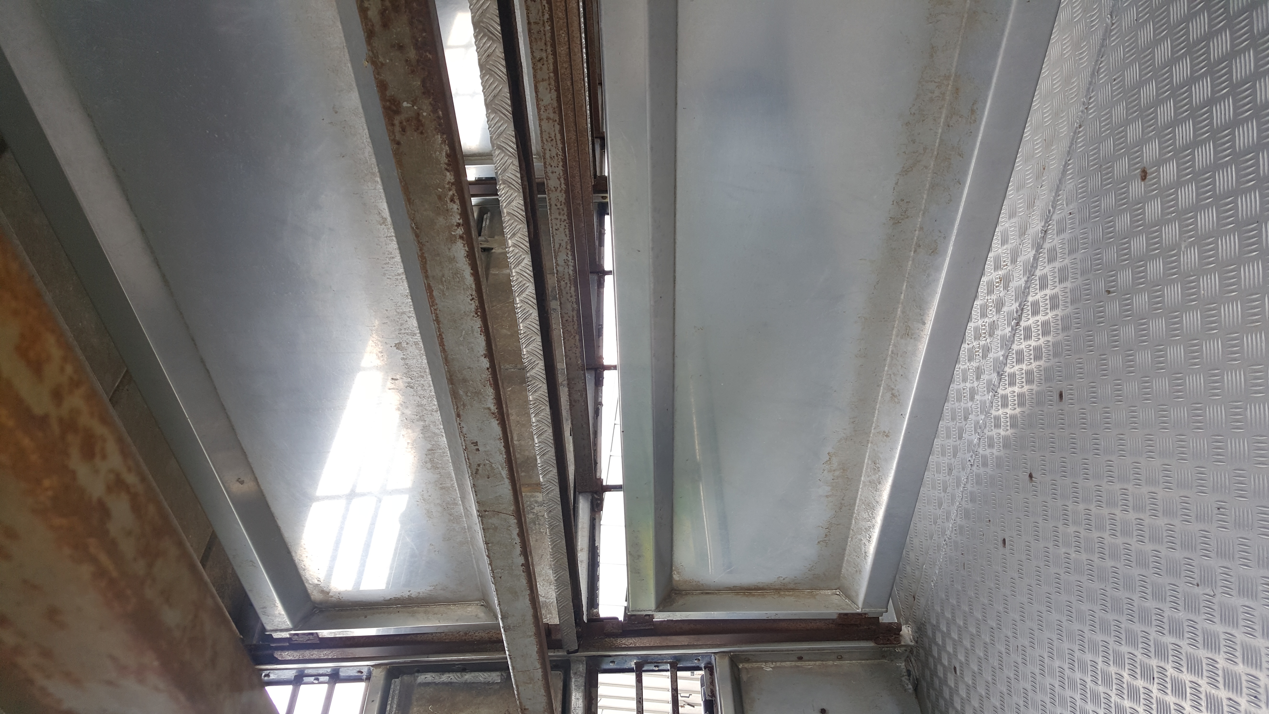 Used Livestock Containers | Jon Burgess Ltd