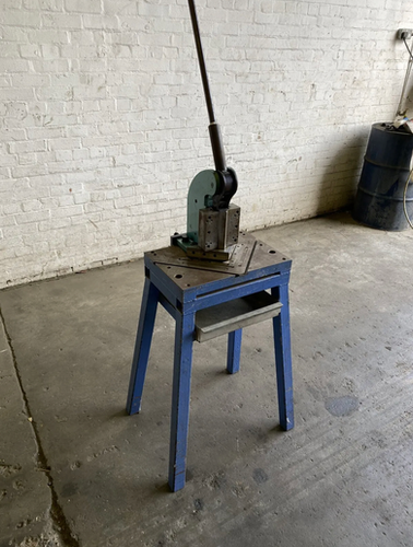 Hunton Manual Corner Notcher | Quinn Bros