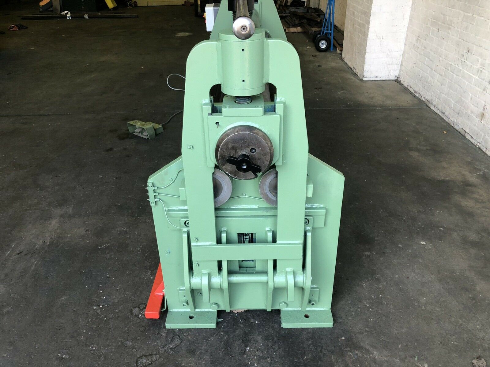 KEETONA 2.5m Powered Pyramid Bending Rolls | quinnbrosindustries