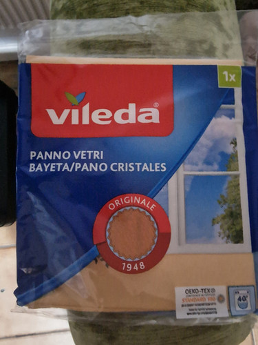 Vileda window cloth 40cmx36cm | Queen Of Gleam