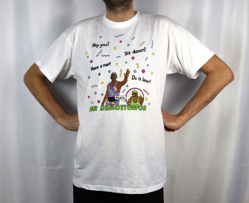 Mr Demotivator - T-shirt | SPELLING MISTAKES COST LIVES
