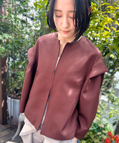 Front zip tuck sleeve pullover | FLUMOR