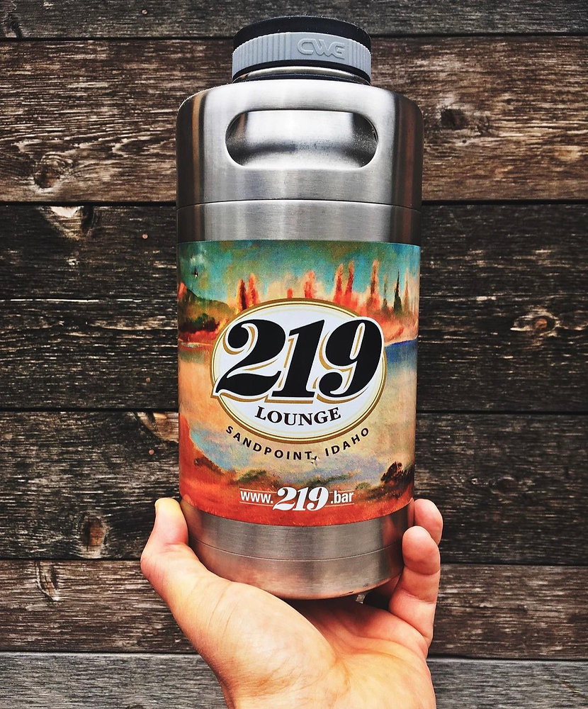 A Place to Meet Friends, Relax and Make Memories at 219 Lounge