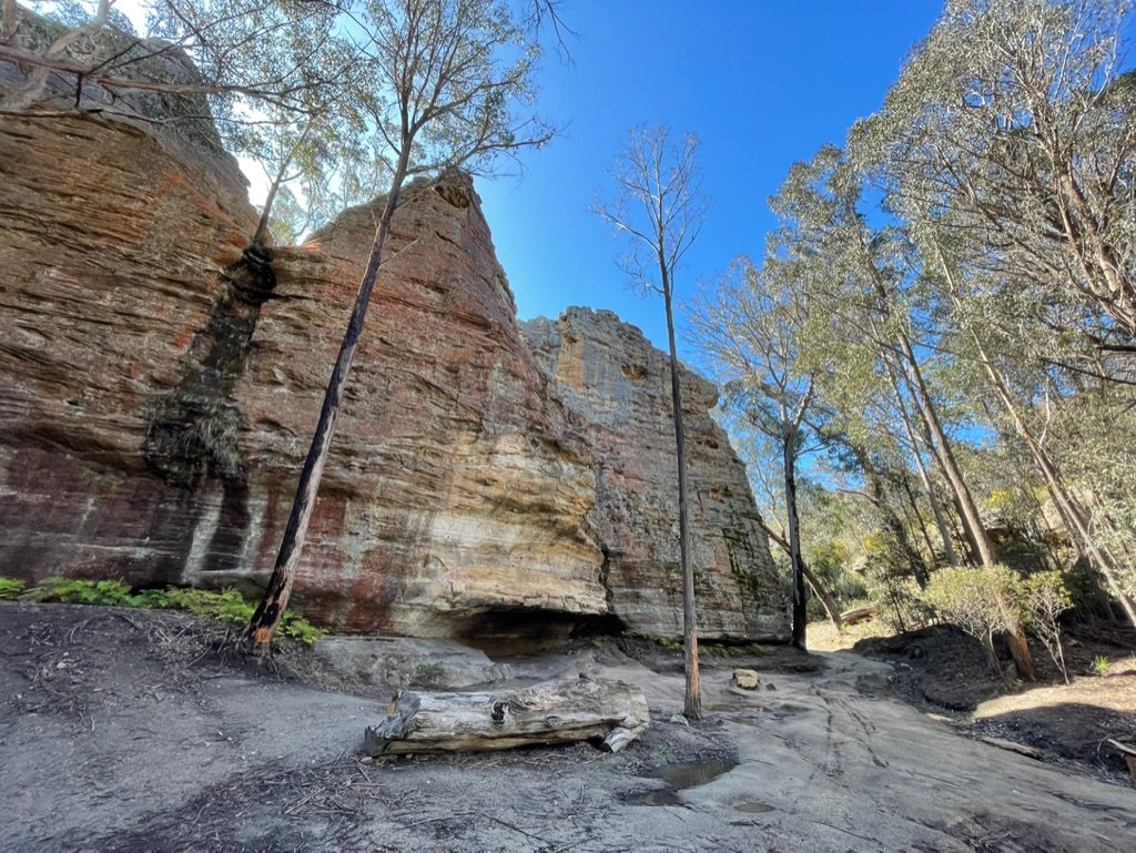 Black Fellows Hands Trail in NSW - Photos, Maps, GPX, Videos