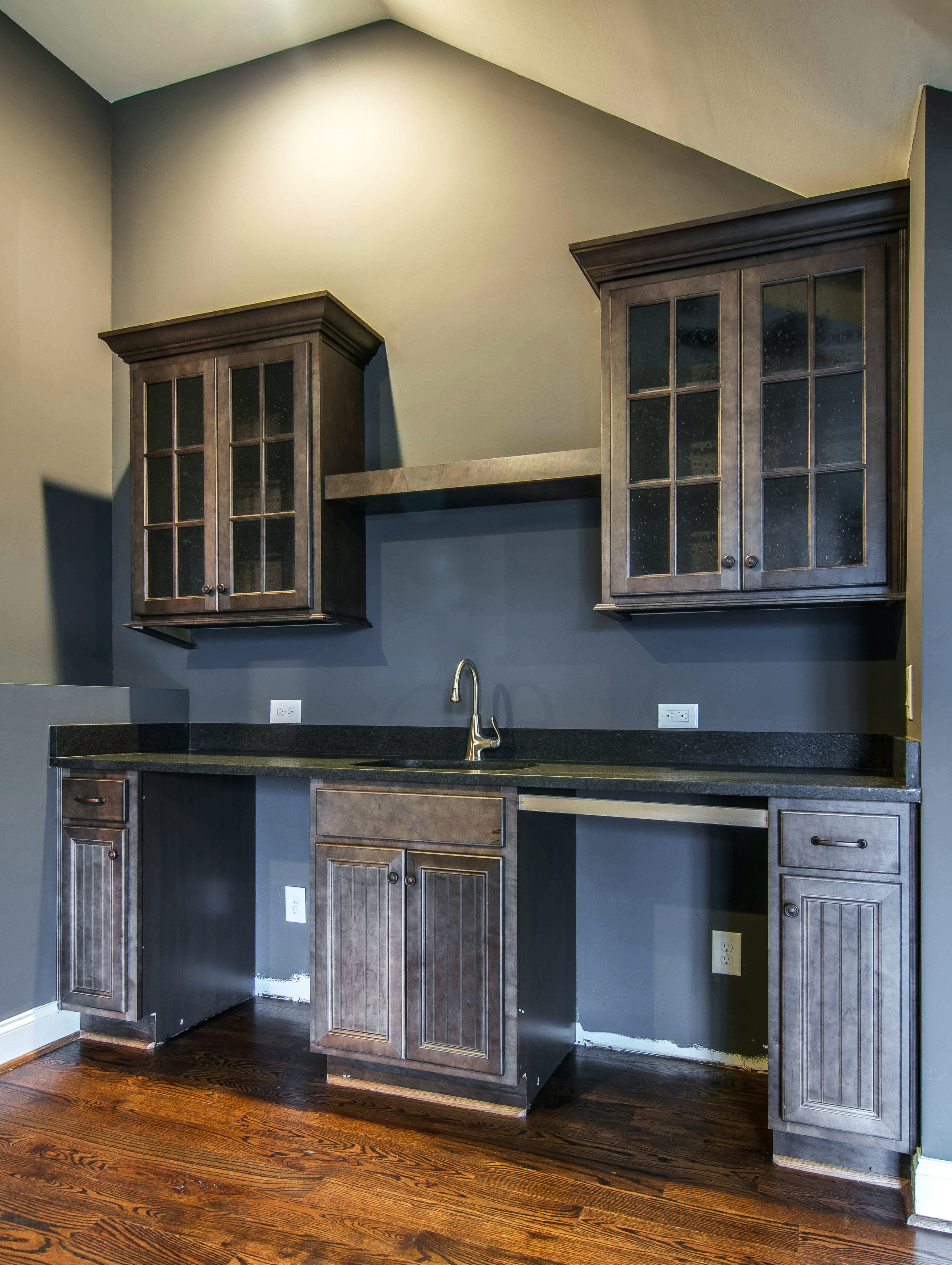 Butler's Pantry / Bar Areas | brentwood-cabinets