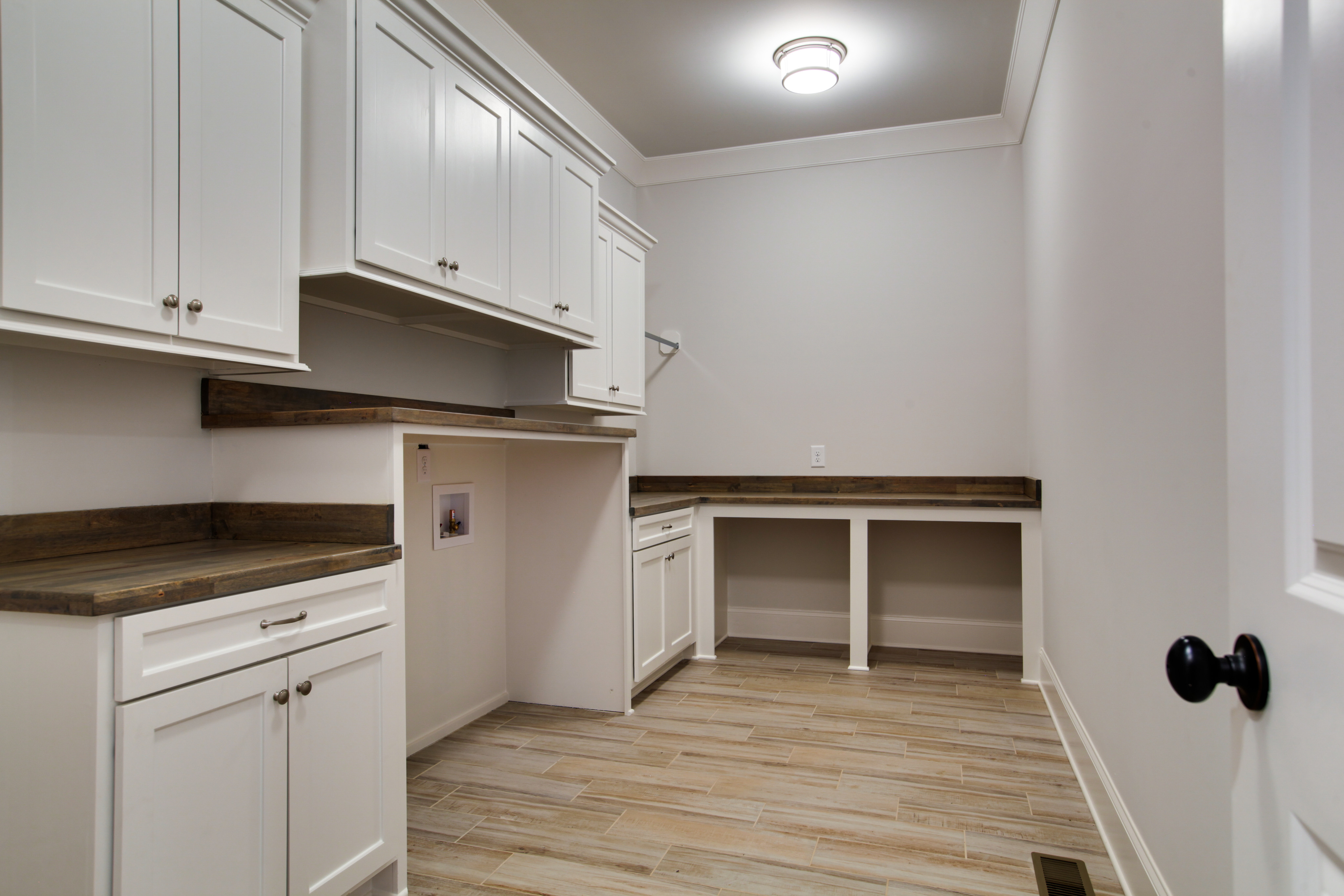 Utility Rooms / Desk | brentwood-cabinets