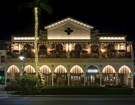 Del Mar Naples: Mediterranean Delights in the Heart of Fifth Avenue