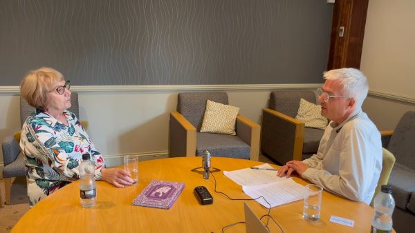 Entrevista a Rosemary Breen, hermana de Syd Barrett en Fingal's Cave ...