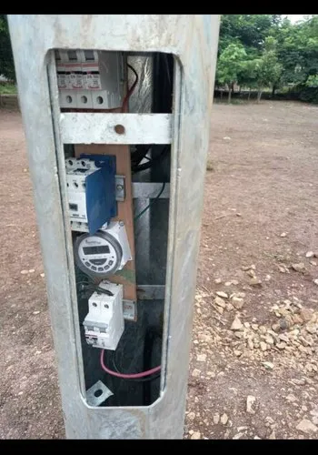 Octagonal Street Pole Terminal Strip | Sanlec Automation