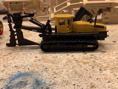 1/64 Bron 550 Cantilever with interior | Empty Pockets Rebuilds