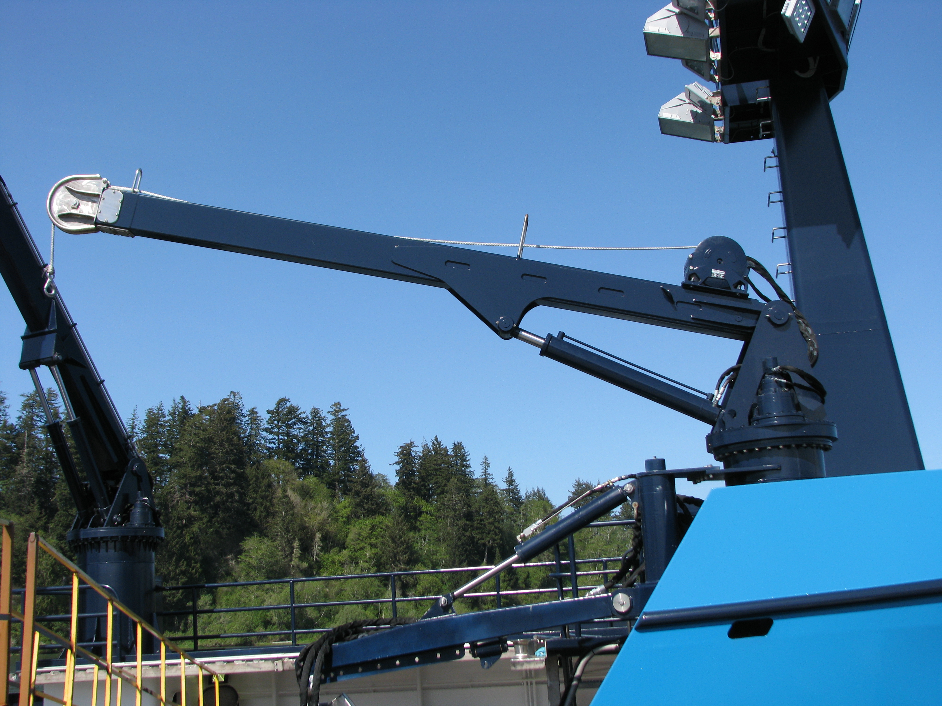 Marine Commerical Vessel Cranes | Knuckle Cranes | Telescoping Cranes