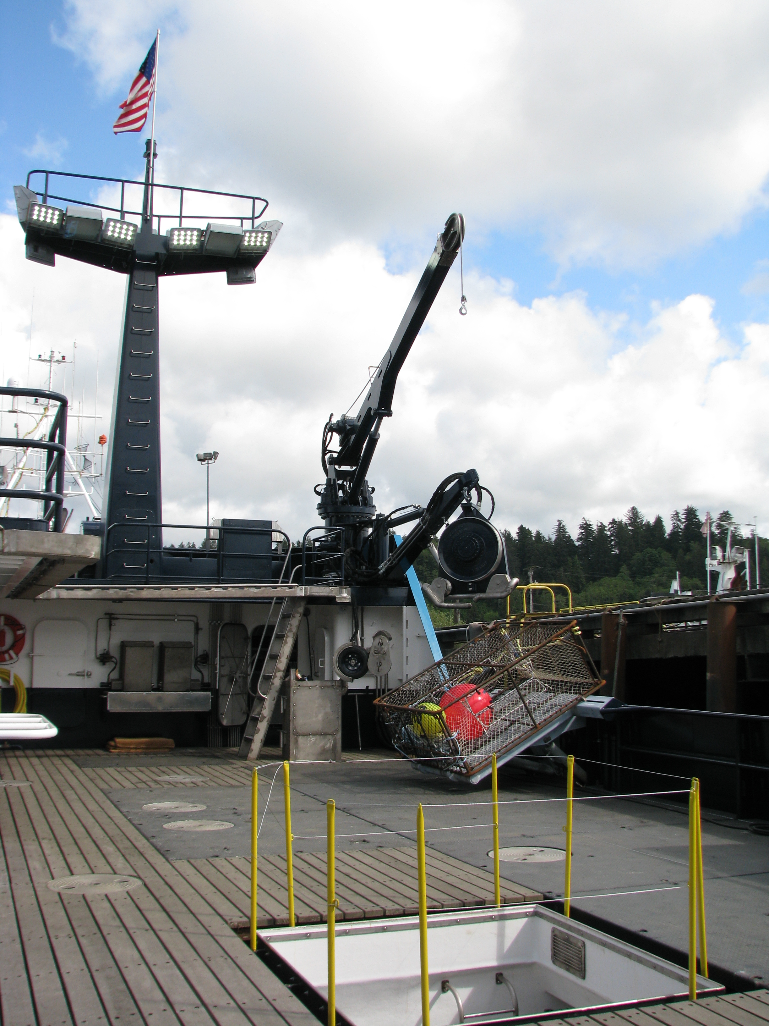 Marine Commerical Vessel Cranes | Knuckle Cranes | Telescoping Cranes