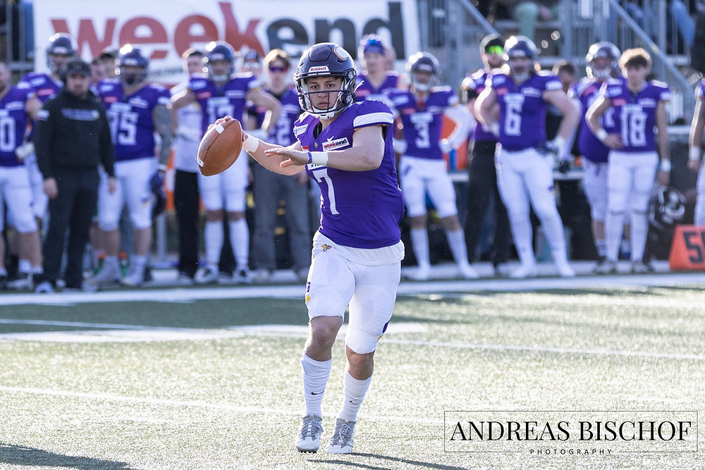 Player of the Week 4 (1) - QB #7 Nico Hrouda
