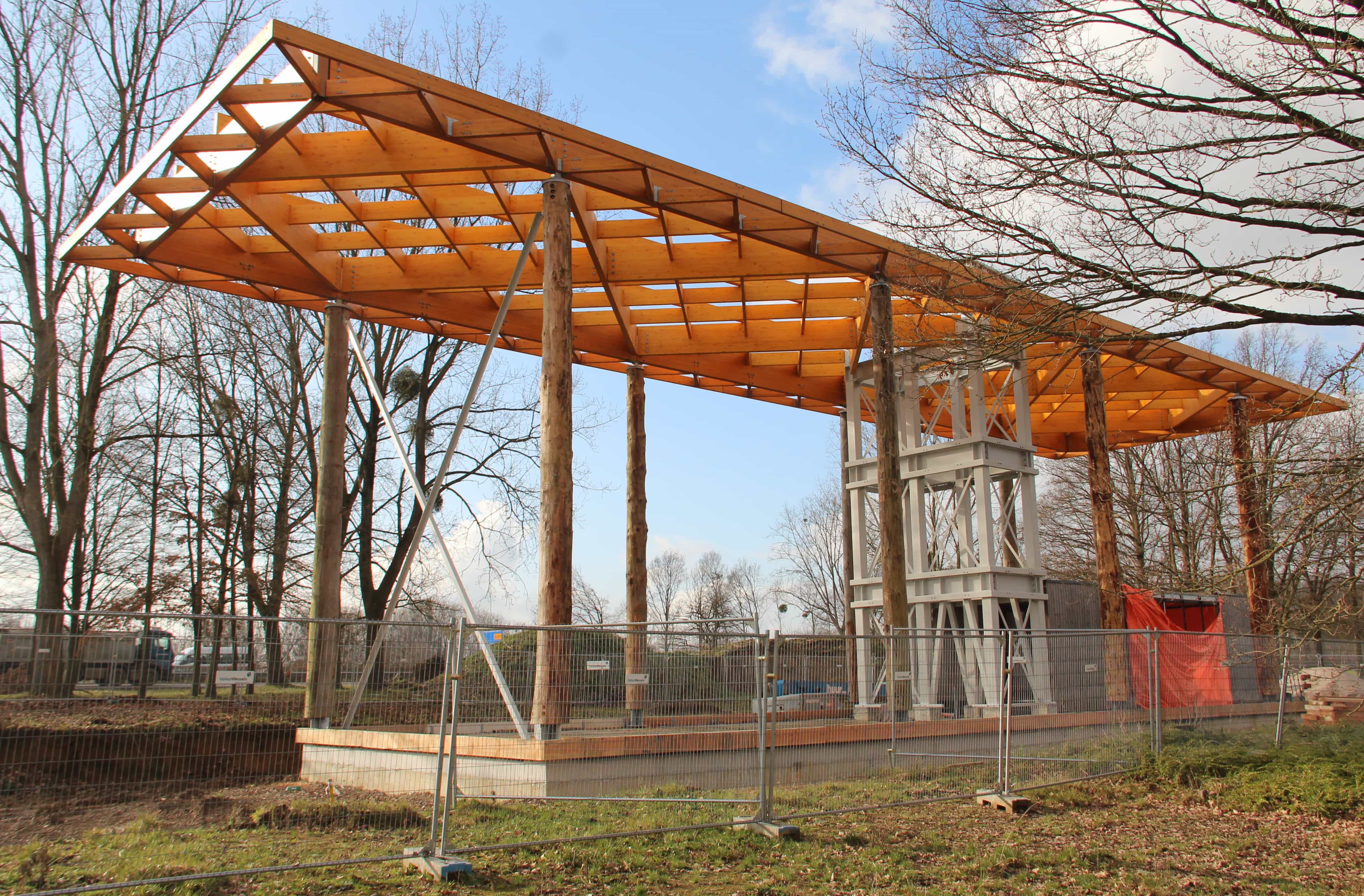 Montage van houten dakconstructie