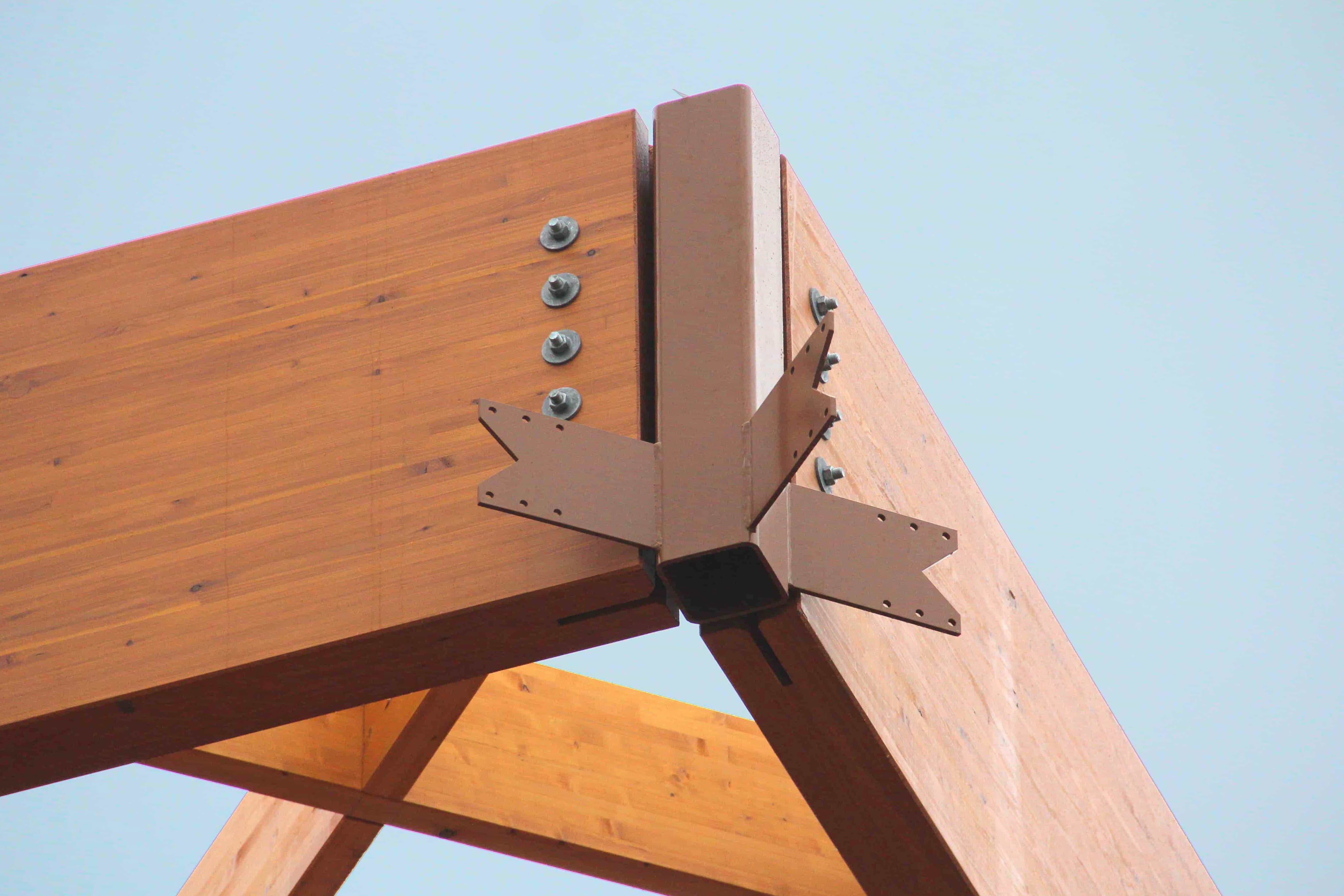 Montage van houten dakconstructie