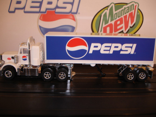 Auto World Modern Pepsi Racing Rig New in Box | Slot Car Depot