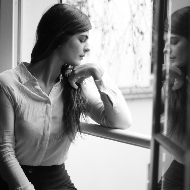 Eloise Valli Actress | Official Website