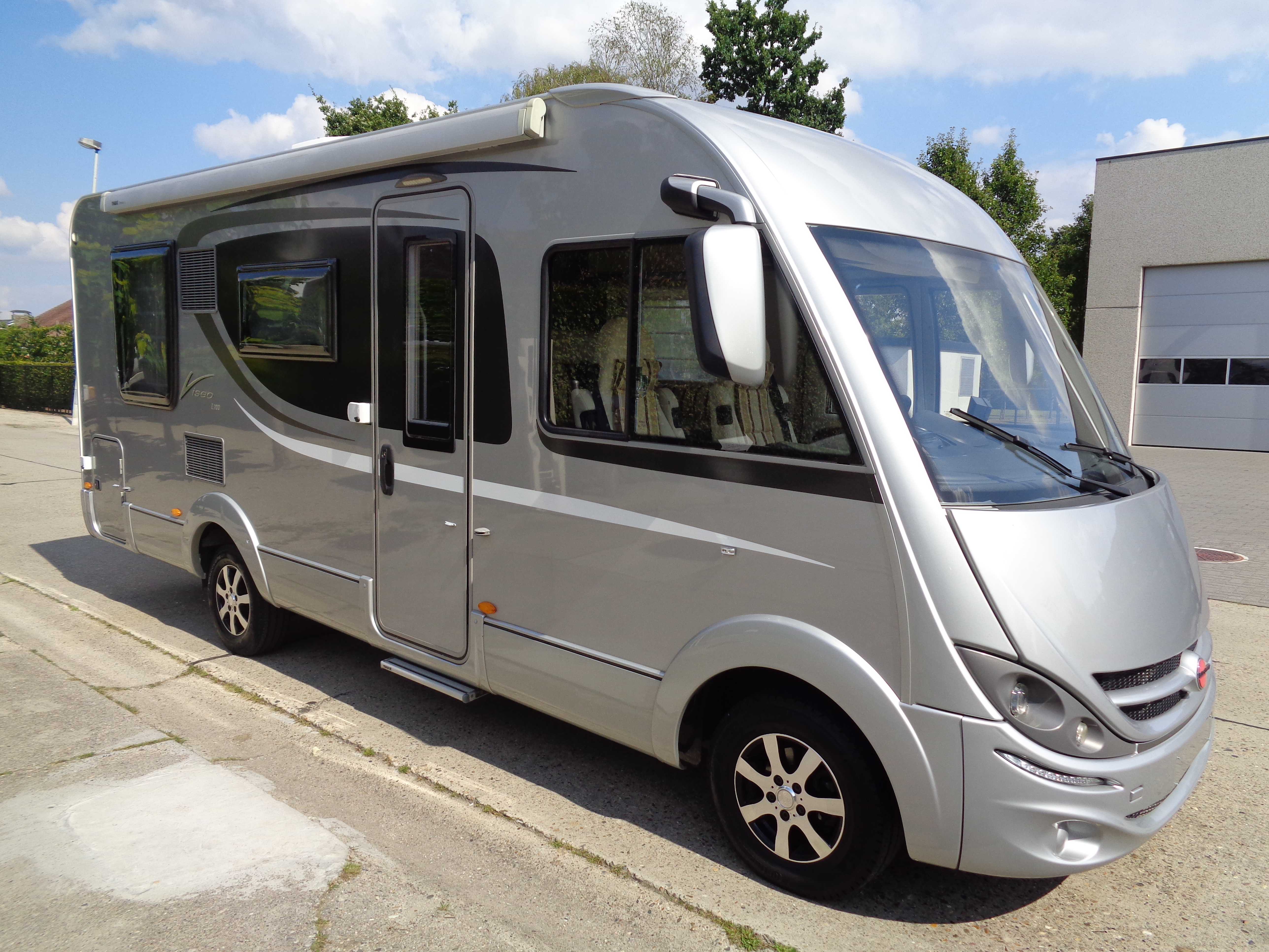 Motorhomes Trommelen/ aan- en verkoop motorhomes/ campeerwinkel beerse