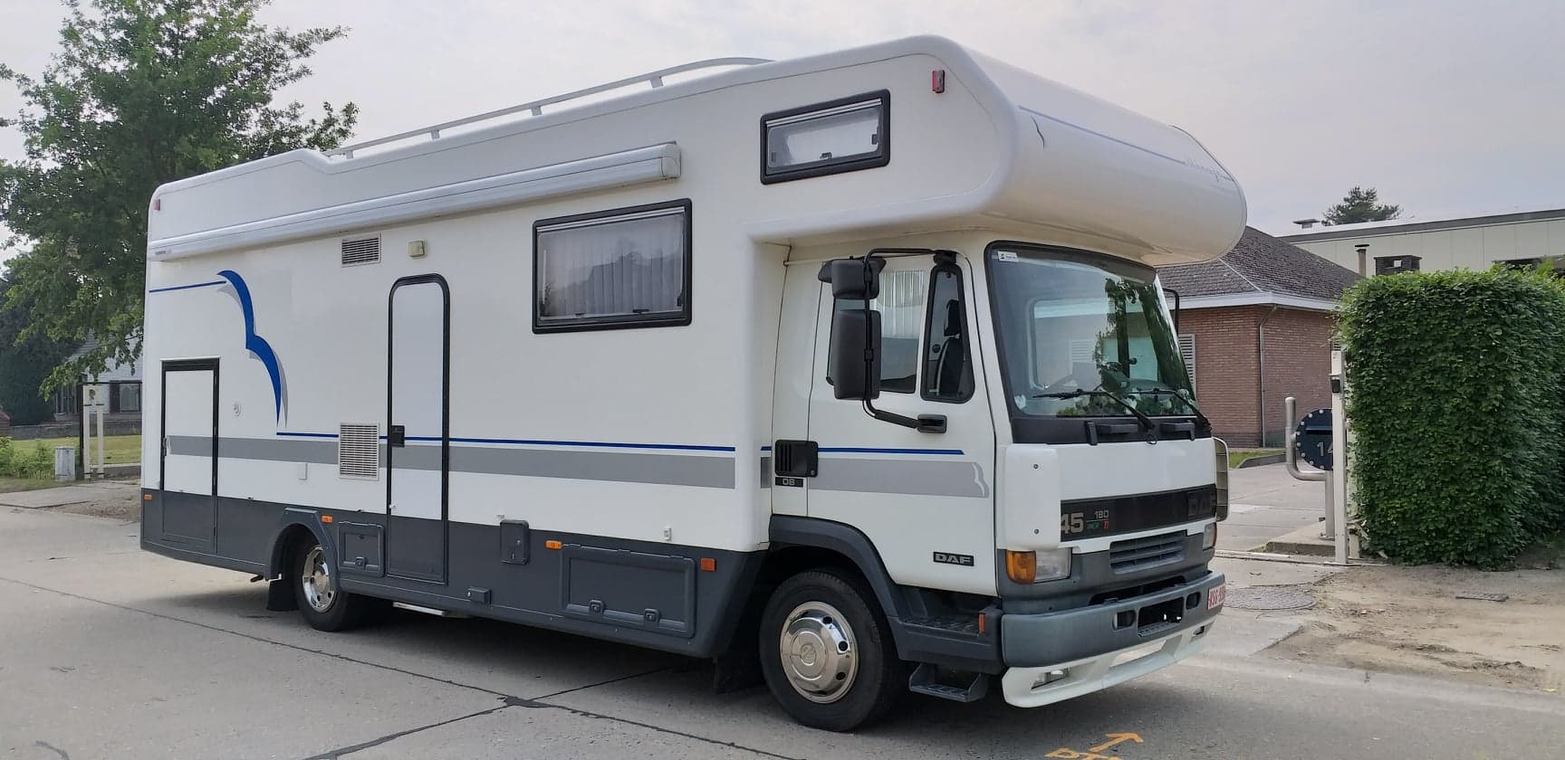 Motorhomes Trommelen/ aan- en verkoop motorhomes/ campeerwinkel beerse
