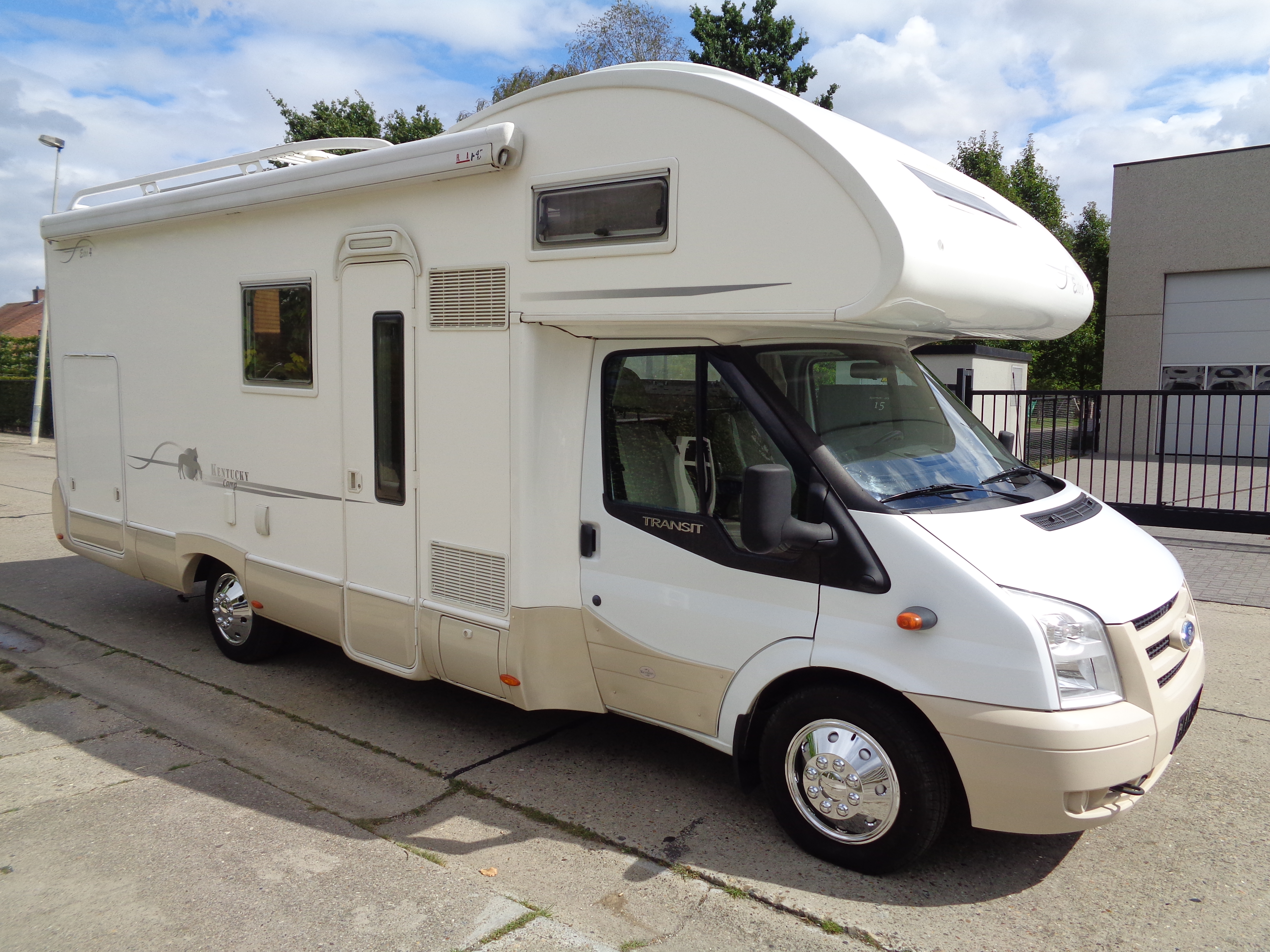 Motorhomes Trommelen/ aan- en verkoop motorhomes/ campeerwinkel beerse