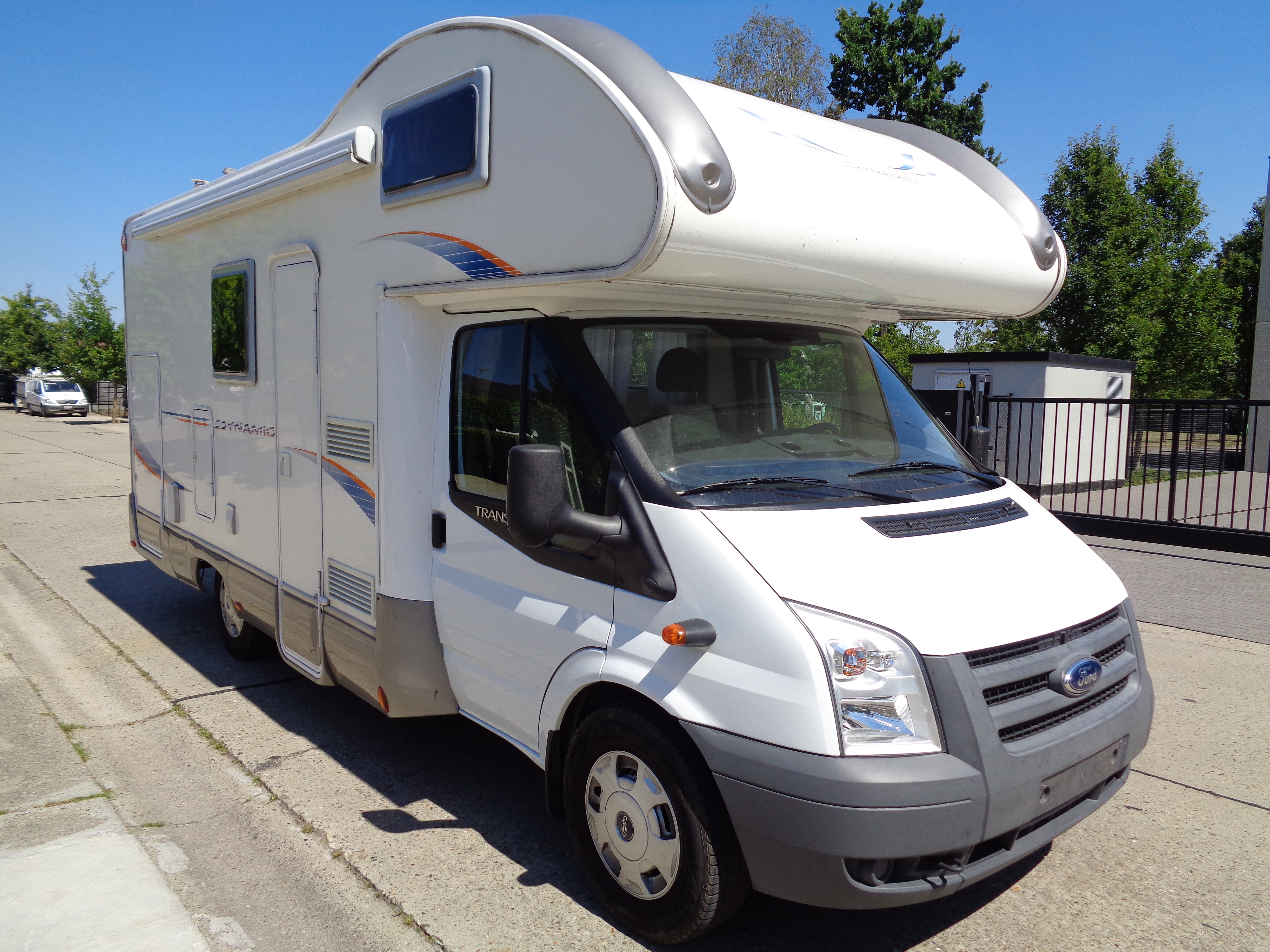 Motorhomes Trommelen/ aan- en verkoop motorhomes/ campeerwinkel beerse