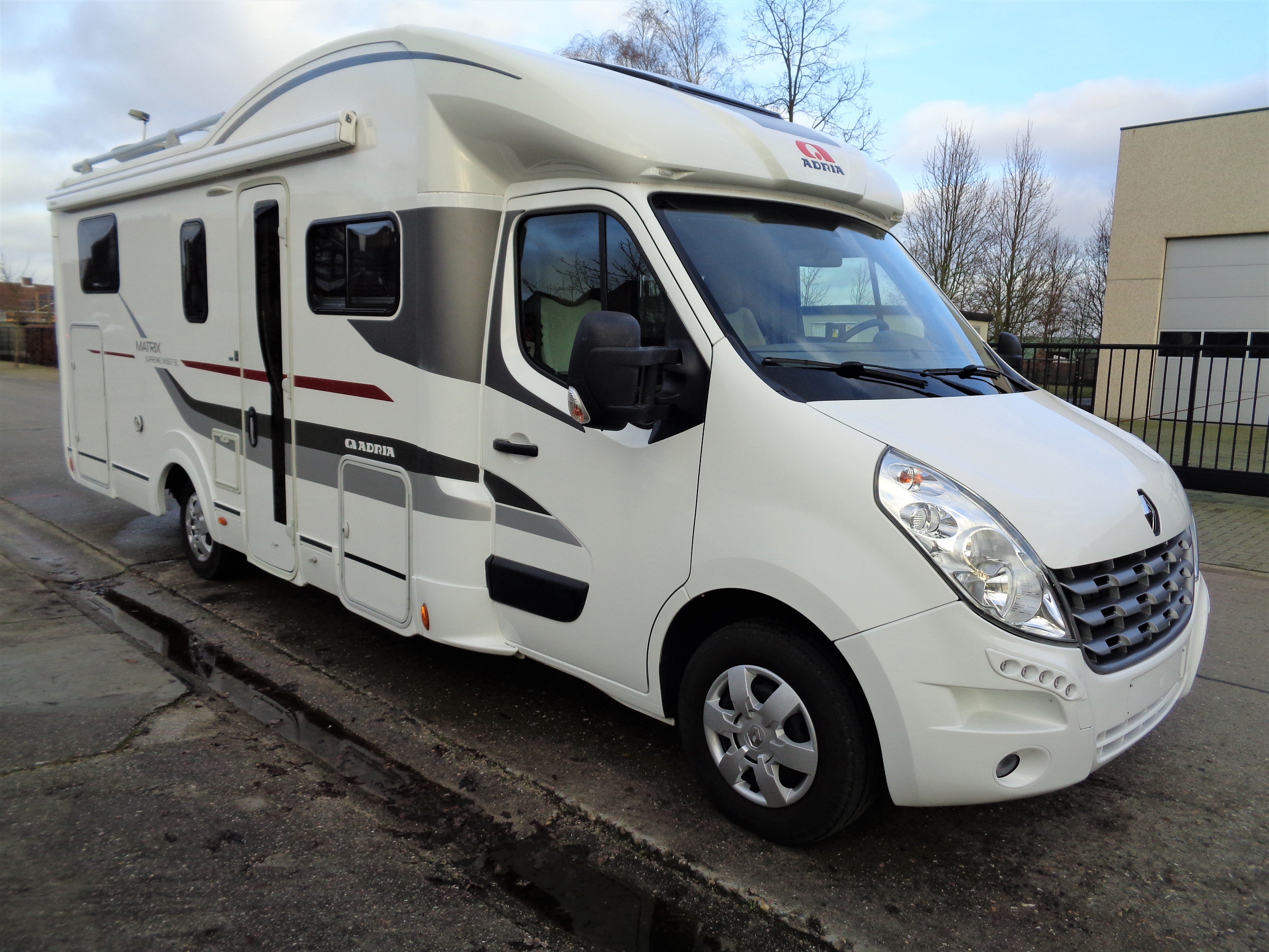 Motorhomes Trommelen/ aan- en verkoop motorhomes/ campeerwinkel beerse