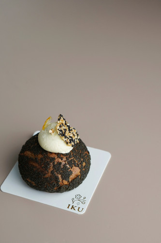 Kurogoma(Black Sesame) Yuzu Choux | Patisserie Iku